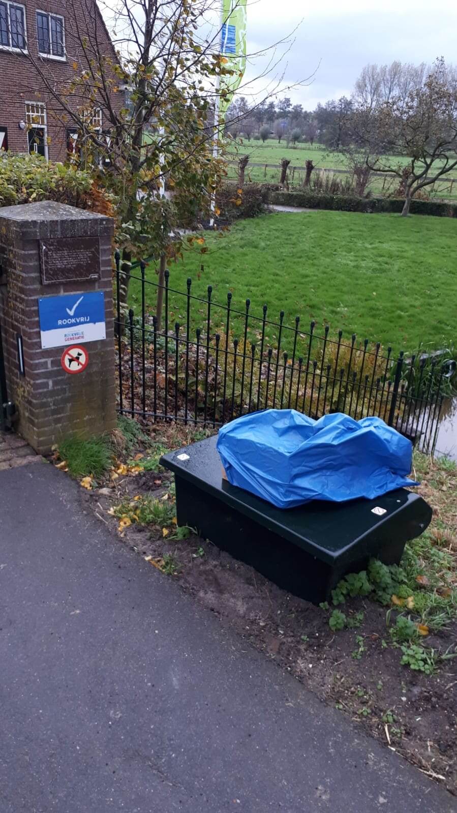 Beloning voor tip in zaak vijf gedumpte kippen in plastic zak - Animals ...